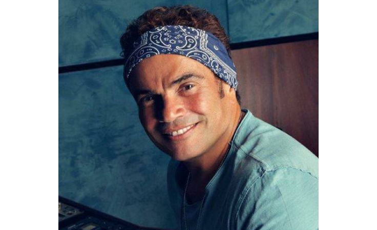 عمرو دياب يُحرج دينا الشربيني على المسرح | نواعم